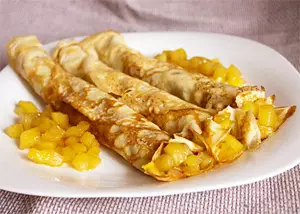 Crêpes avec remplissage de pommes