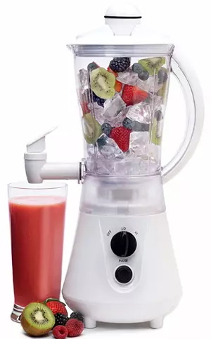 Cozinhar smoothie em um liquidificador