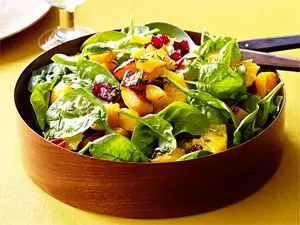 Salad thịt ấm với rau bina và bí ngô