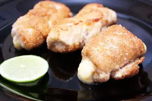 चीज सह तुर्की fillet पासून रोल