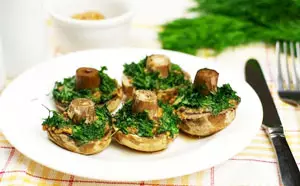 Champignons mit Gemüse gebacken