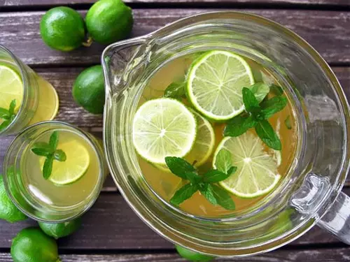 Home limonády pomůže pít dostatečné množství vody