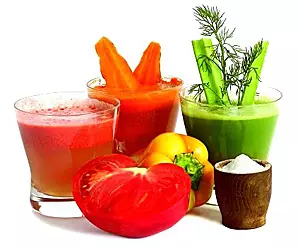 Akwukwo nri juices bụ eke, nwere vitamin (ọzọ mgbe ascorbic acid), na mgbakwunye na nke organic asịd, sugars, agba?, Aromatic, ihe eji egbochi mmebi kemịkal.