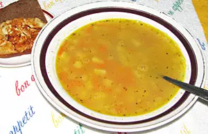 Leichte Erbsensuppe.