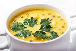 Erbsen-Kürbissuppe.