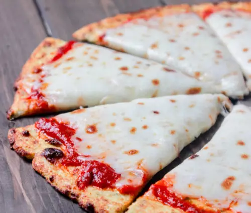 Pizza del cavolfiore a basso contenuto calorico