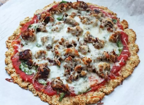 Pizza al seno di pollo a basso contenuto di carboidrati