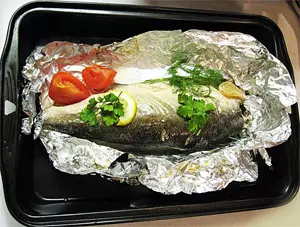 Як приготувати запечену рибу у фользі - Все про їжу і її приготуванні