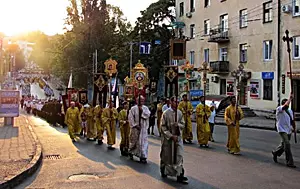 Noong Hulyo 28, may mga pampakay na pangyayari bawat taon sa mga parisukat, sa Orthodox Churches - solemne na serbisyo bilang parangal sa pagbibinyag ng Russia.