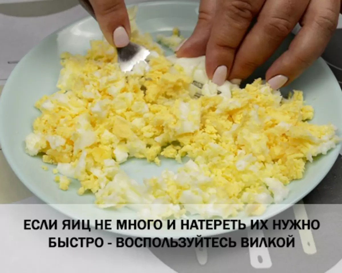 12 Lifehak: how to grasp the eggs for salad