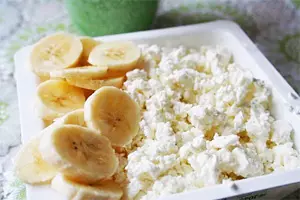 Diet Cottage cheese and bananas (still grapefruit, beef, breast, tea) - Slimming on a fashion diet 4138_1