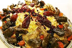 Chicken Pilaf- ը չորացրած մրգերով դանդաղ կաթսայում