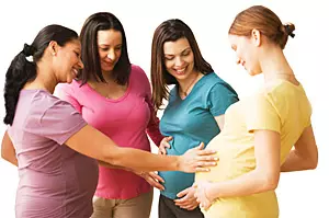 Tietenkin me kaikki olemme erilaisia, joten raskauden aikana jotkut saavat useita kymmeniä ylimääräisiä kilogrammoja, muut rajoittuvat vähimmäismäärään.