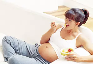 Selama kehamilan, saya hanya ingin makan dengan tak terhindarkan.